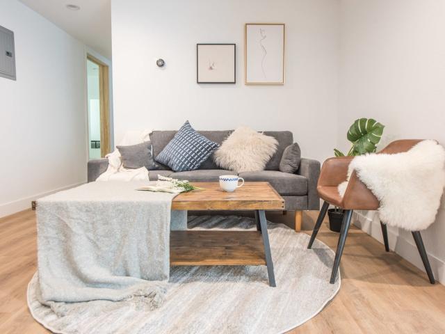 1 BR, 1 BA Apartment 1664 West 37th Street Unit F F2 Private Bathroom, Los Angeles, CA 90018