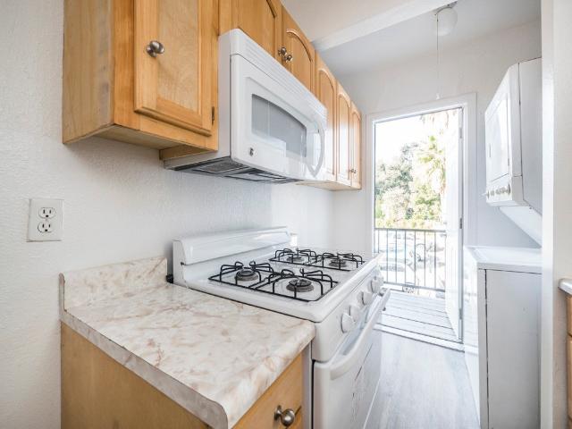 1 BR, 1 BA Apartment 1685 North Summit Avenue Unit 122#1697, Pasadena, CA 91103