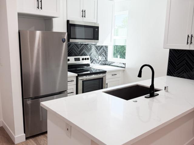 1 BR, 1 BA Apartment 17000 Burbank Blvd, Unit 305, Los Angeles, CA 91316
