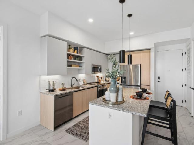 1 BR, 1 BA Apartment 17071 W Dixie Highway Unit 750, North Miami Beach, FL 33160