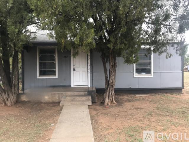 1 BR, 1 BA Apartment 1707 E 27th St, Lubbock, TX 79404