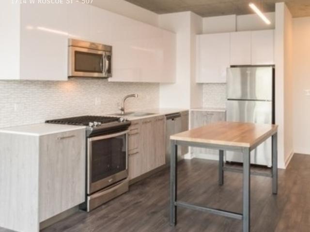 1 BR, 1 BA Apartment 1714 W Roscoe St, Chicago, IL 60657