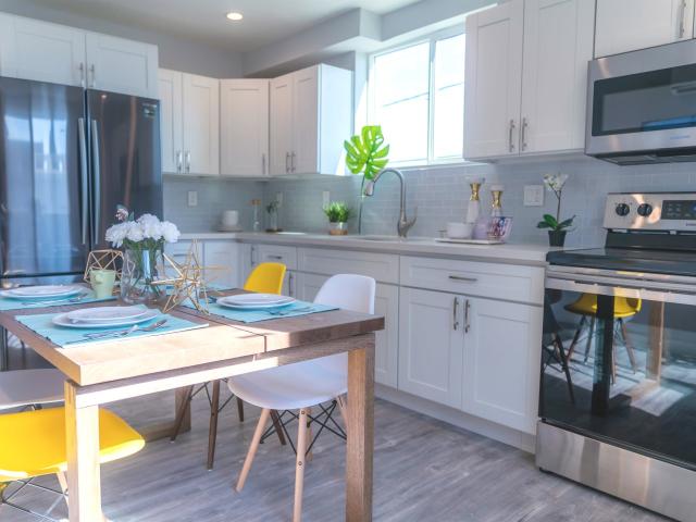 1 BR, 1 BA Apartment 1729 West Adams Boulevard Unit 1733 W Adams Blvd 4 Shared Bathroom, Los Angeles, CA 90018