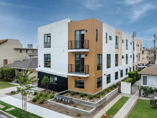 1 BR, 1 BA Apartment 1743 Armacost Avenue Unit 2 201 Private Bathroom, Los Angeles, CA 90025