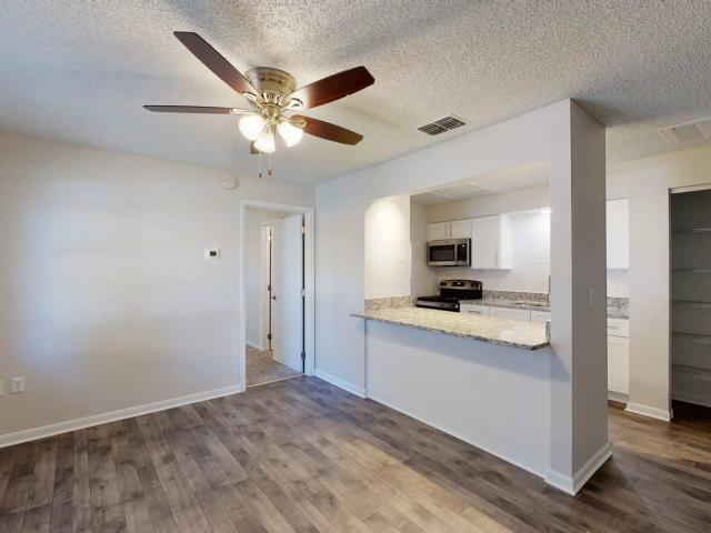 1 BR, 1 BA Apartment 1776 Harden Blvd Unit 9, Lakeland, FL 33803