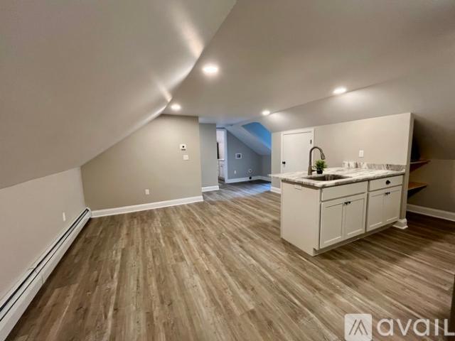 1 BR, 1 BA Apartment 17 Lawrence St, Unit 3, Vernon, CT 06066
