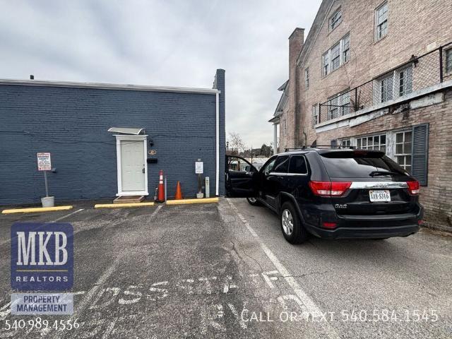 1 BR, 1 BA Apartment 17 South College Avenue, Salem, VA 24153