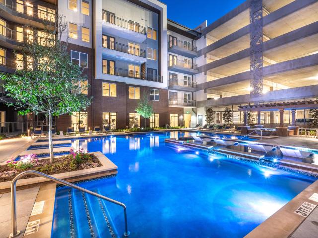 1 BR, 1 BA Apartment 1800 N Hall St Unit 472, Dallas, TX 75204