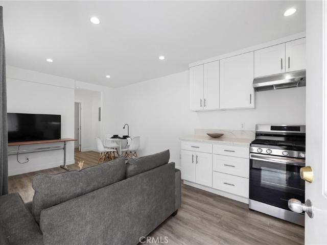 1 BR, 1 BA Apartment 18017 Collins Street, Encino, CA 91316