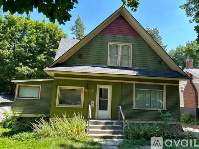 1 BR, 1 BA Apartment 1819 South Grand Boulevard, Unit 2, Spokane, WA 99203