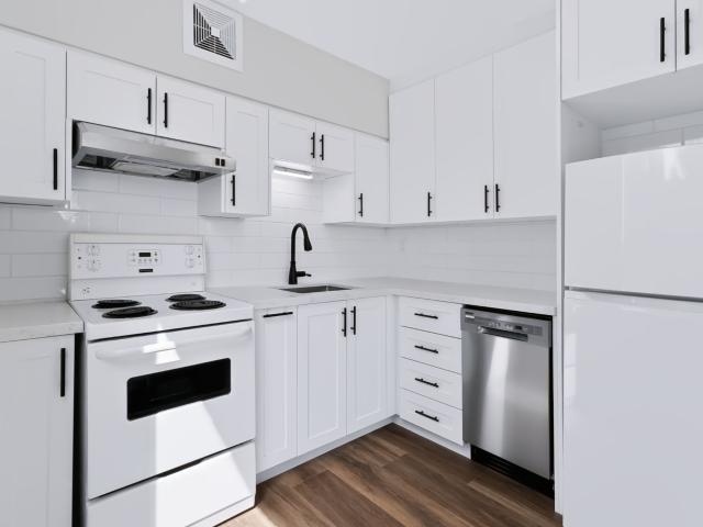 1 BR, 1 BA Apartment 18 Mall Road, Hamilton, L8V4V4