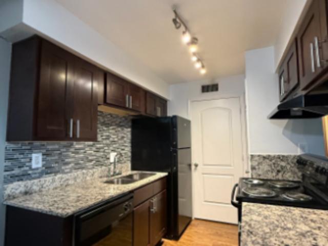 1 BR, 1 BA Apartment 1901 Lakeview Cir, Unit 1, Lewisville, TX 75057