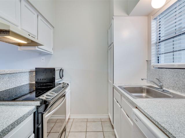 1 BR, 1 BA Apartment 1908 San Antonio Street, Austin, TX 78705