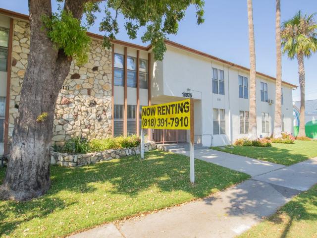 1 BR, 1 BA Apartment 19119 Sherman Way Unit 018, Reseda, CA 91335