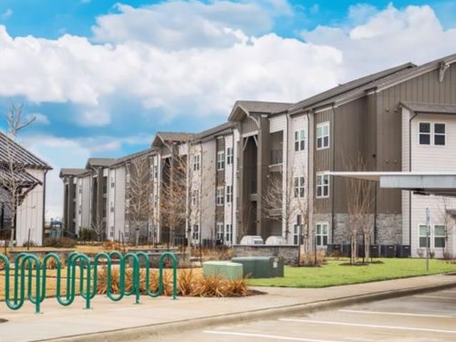 1 BR, 1 BA Apartment 1911 W San Antonio St Unit 1 135, Lockhart, TX 78644