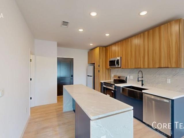 1 BR, 1 BA Apartment 1923 Broadway Ave., Kansas City, MO 64108