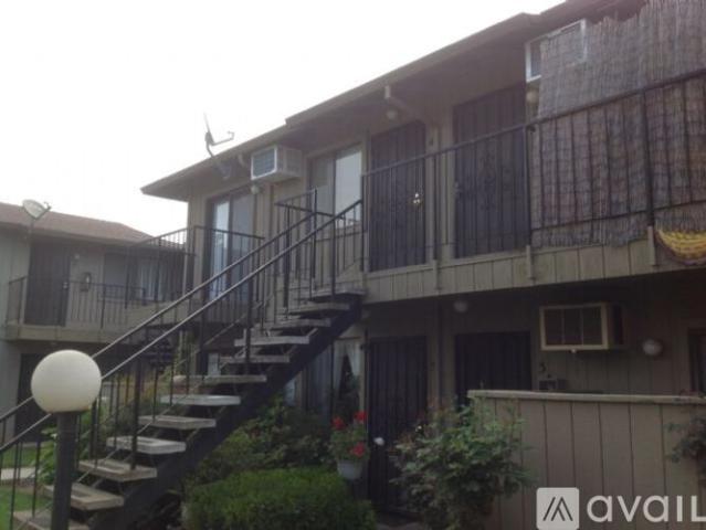 1 BR, 1 BA Apartment 1951 Scarborough Dr, Unit 4, Lodi, CA 95240
