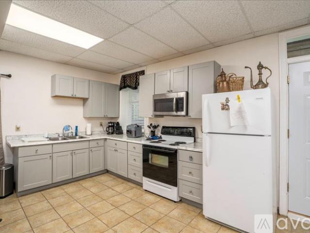 1 BR, 1 BA Apartment 1990 Kinridge Rd, Marietta, GA 30062