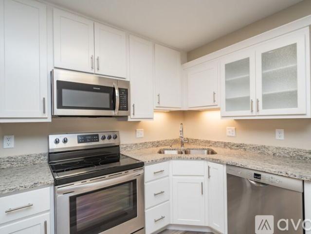 1 BR, 1 BA Apartment 199 6th St, Unit 4, Coralville, IA 52241