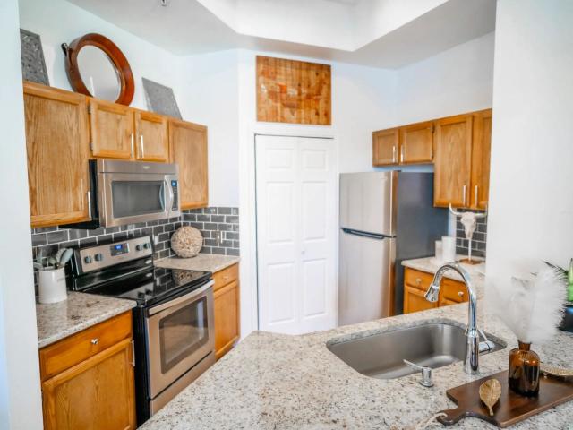 1 BR, 1 BA Apartment 1000 Henderson St. Unit 329, Fort Worth, TX 76102