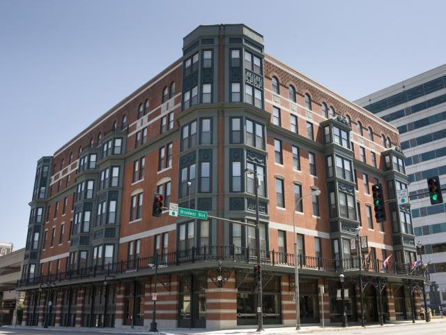 1 BR, 1 BA Apartment 1003 Broadway Blvd Unit 0102, Kansas City, MO 64105