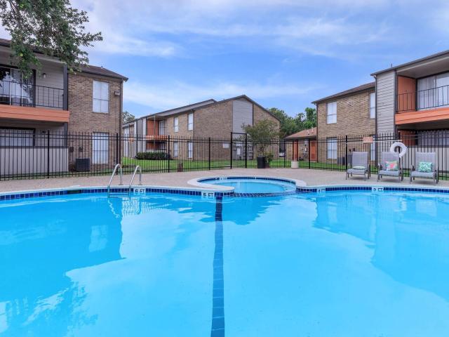 1 BR, 1 BA Apartment 100 Lakeview Dr Unit 820, Clute, TX 77531