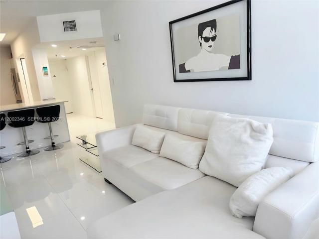 1 BR, 1 BA Apartment 100 Lincoln Rd # 927, Miami Beach FL 33139, Miami Beach, FL 33139