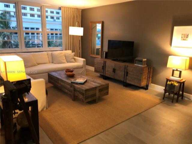 1 BR, 1 BA Apartment 100 Lincoln Road, Miami Beach, FL 33139