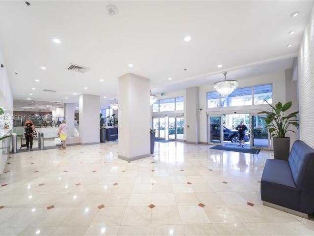 1 BR, 1 BA Apartment 100 Lincoln Road, Miami Beach, FL 33139