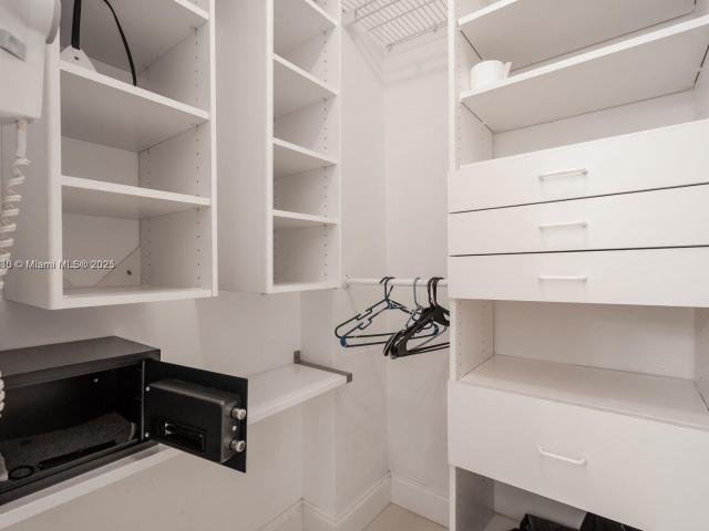 1 BR, 1 BA Apartment 100 Lincoln Road, Miami Beach, FL 33139