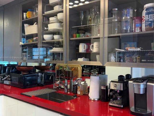 1 BR, 1 BA Apartment 100 Lincoln Road, Miami Beach, FL 33139