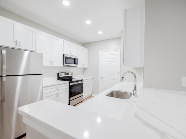1 BR, 1 BA Apartment 100 River Park Drive Unit 230, Raritan, NJ 08869