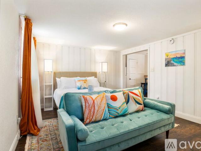 1 BR, 1 BA Apartment 1013 5th St N, Unit 2, St. Petersburg, FL 33701