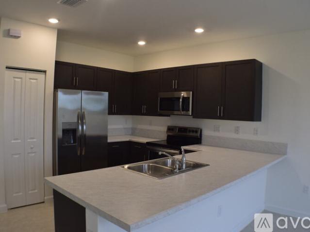 1 BR, 1 BA Apartment 10187 SW 228th Terrace, Unit Primary Suite Room, Cutler Bay, FL 33190