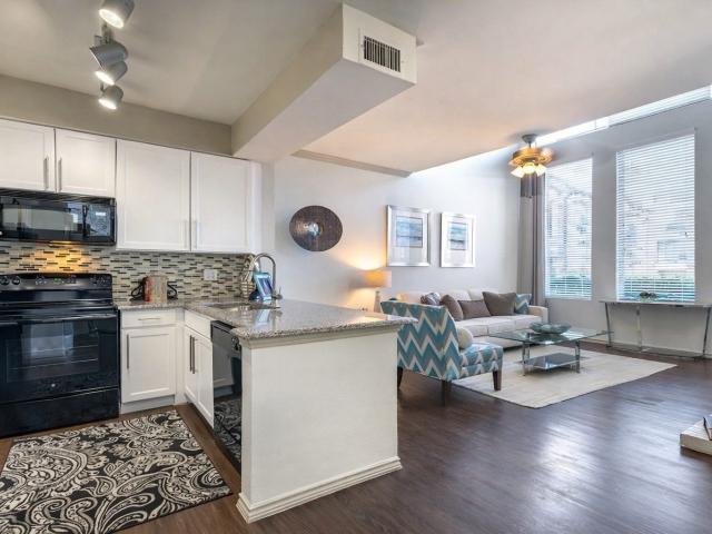 1 BR, 1 BA Apartment 101 North Brookside Drive Unit 1210, Dallas, TX 75214