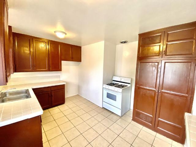 1 BR, 1 BA Apartment 10203 England Ave, Inglewood, CA 90303