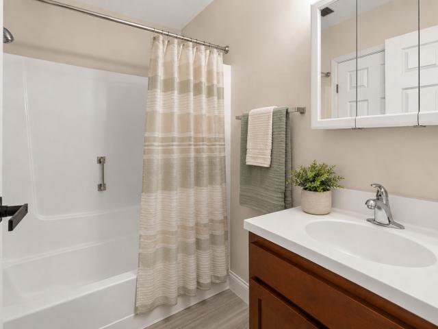 1 BR, 1 BA Apartment 1022 Maple Crest Unit 1050A4, Three Rivers, MI 49093