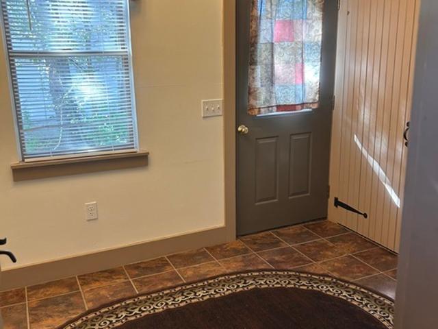 1 BR, 1 BA Apartment 107 Lee Road, Unit Apt C, Lincoln, ME 04457