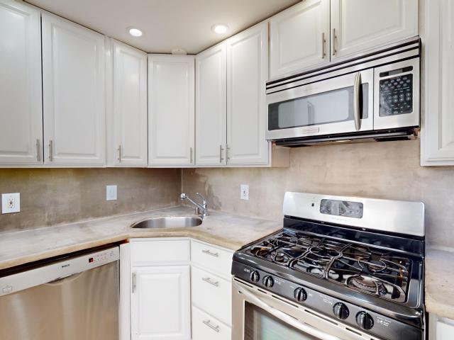1 BR, 1 BA Apartment 1048 Pacific Ave, San Francisco, CA 94133