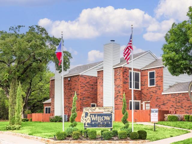 1 BR, 1 BA Apartment 1050 W Ash Lane Unit 11 1122, Euless, TX 76039