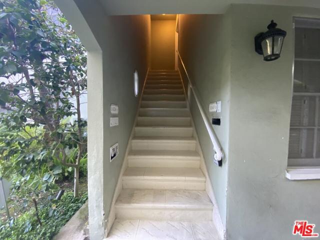 1 BR, 1 BA Apartment 10559 1/2 Ashton Avenue, Los Angeles, CA 90024