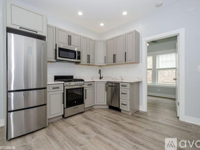 1 BR, 1 BA Apartment 1059 W Glenlake Ave, Unit 2, Chicago, IL 60660