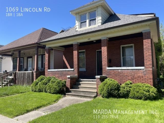 1 BR, 1 BA Apartment 1069 Lincoln Rd, Windsor, ON N8Y 2H5