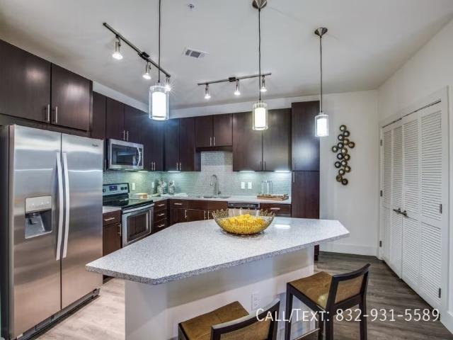 1 BR, 1 BA Apartment 10851 Meadowglen Ln, Houston, TX 77042