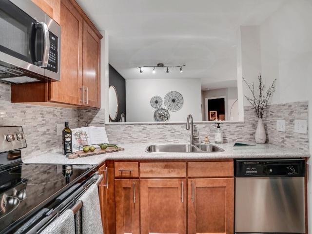 1 BR, 1 BA Apartment 10 Lincoln Meadows Drive Unit 2111, Schaumburg, IL 60173