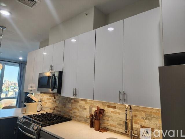 1 BR, 1 BA Apartment 10 Lincoln Street, Unit 3D, Jersey City, NJ 07307
