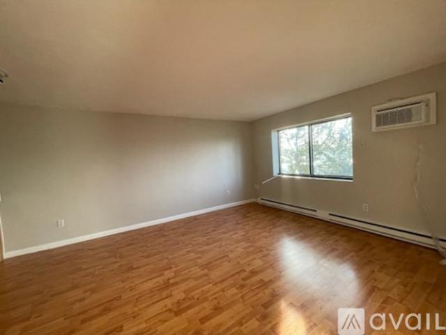 1 BR, 1 BA Apartment 10 Roberts St, Unit #21, Somerville, MA 02145