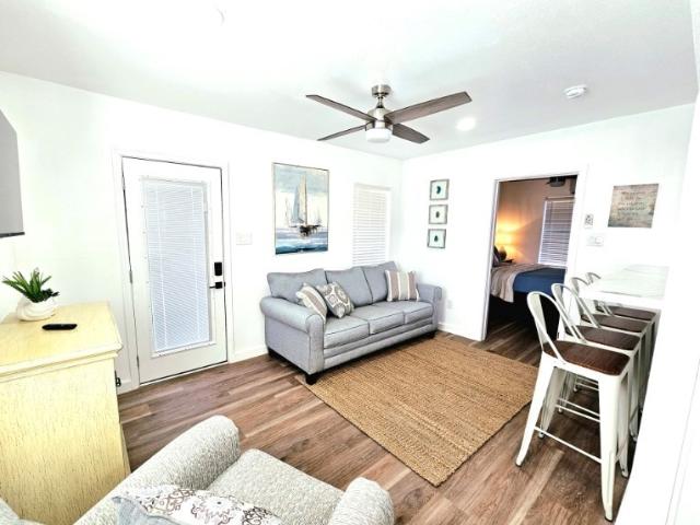 1 BR, 1 BA Apartment 1117 Ocean Drive, Corpus Christi, TX 78404