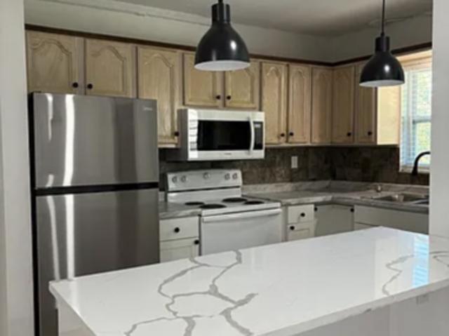 1 BR, 1 BA Apartment 1117 NE 10th St, Unit 4, Hallandale Beach, FL 33009