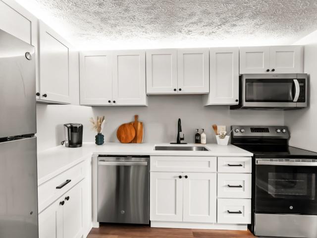 1 BR, 1 BA Apartment 1120 Fox Hill Drive Unit 114, Monroeville, PA 15146